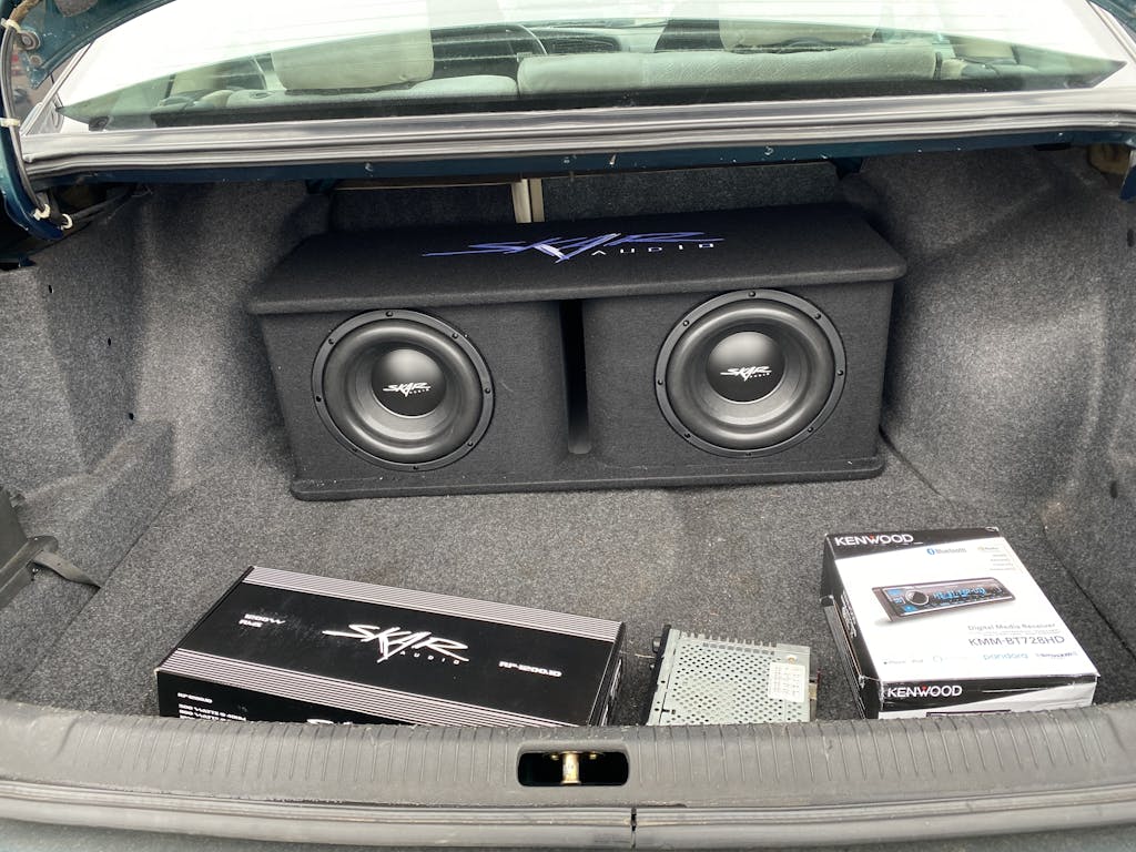 Skar Audio - Dual 10" 2,400 Watt SDR Series Loaded Sub Box & Amplifier