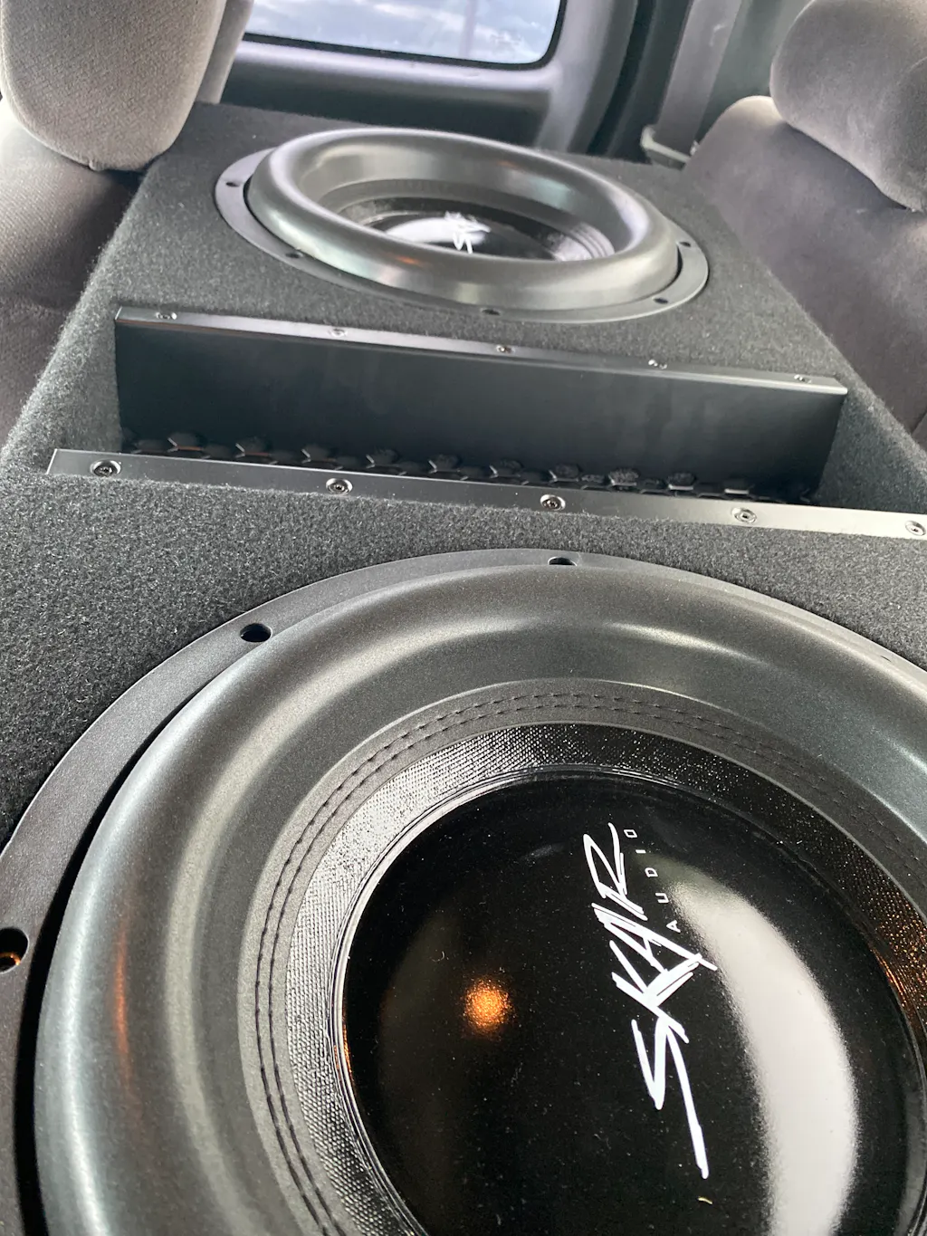 Dual 12" 5,000 Watt Complete Subwoofer Loaded Vented Box and Amplifier ...