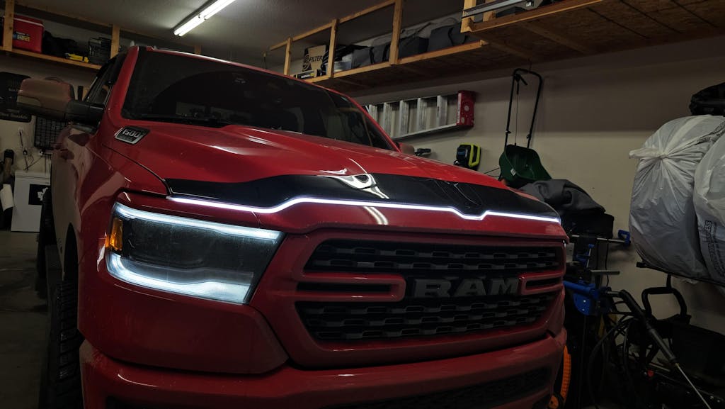 SilverHolder™ Dynamic Car Hood LED Strip – SilverHolder