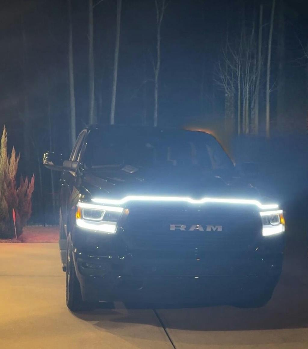 SilverHolder™ Dynamic Car Hood LED Strip – SilverHolder