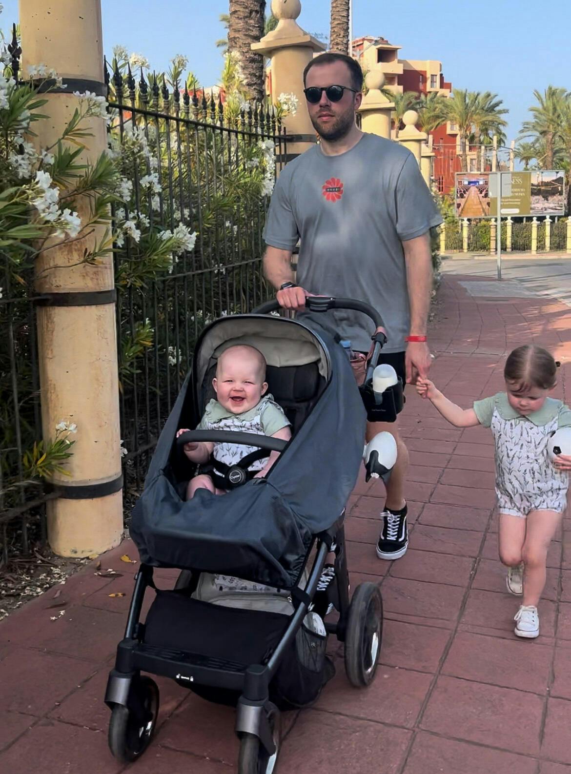 SnoozeShade Plus Deluxe (6m+) | Pushchair sun & sleep shade | SnoozeShade