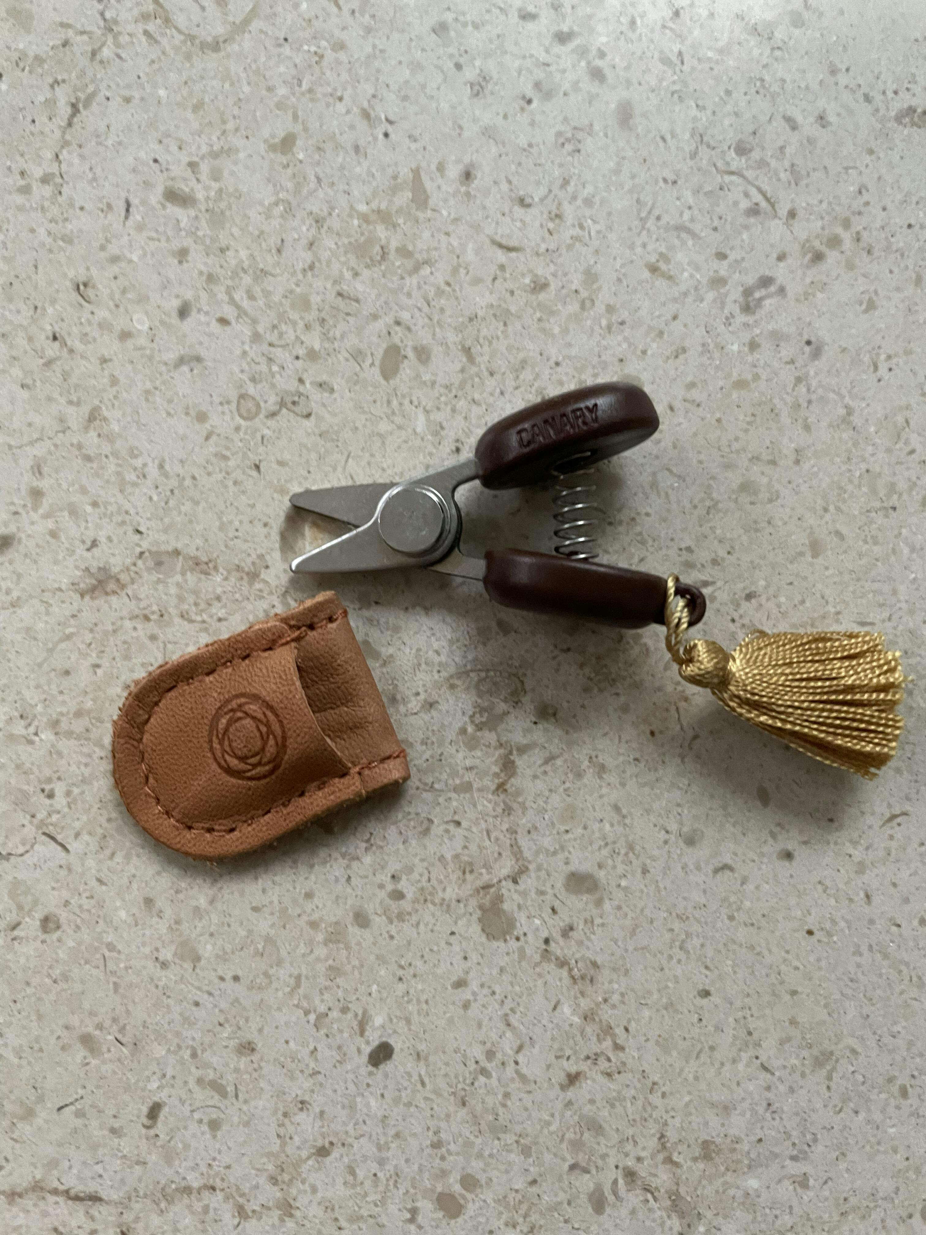 Mini Japanese Thread Snips with Leather Sheath - Snuggly Monkey