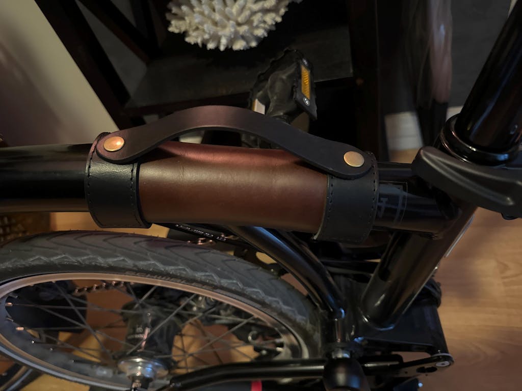 Leather Brompton Carry Handle - carry your bike in style – Souma Leather