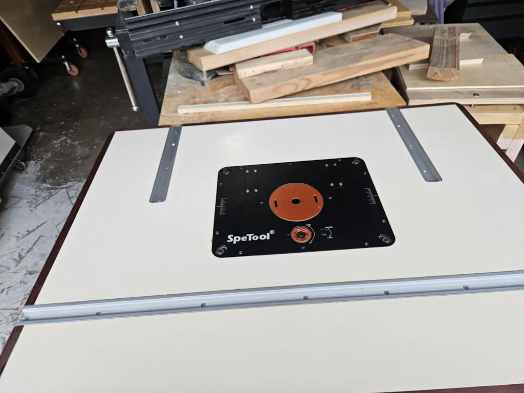 SpeTool Router Lift P01002 | Fits 2.56"-4.21" Routers, 0.001" Precision