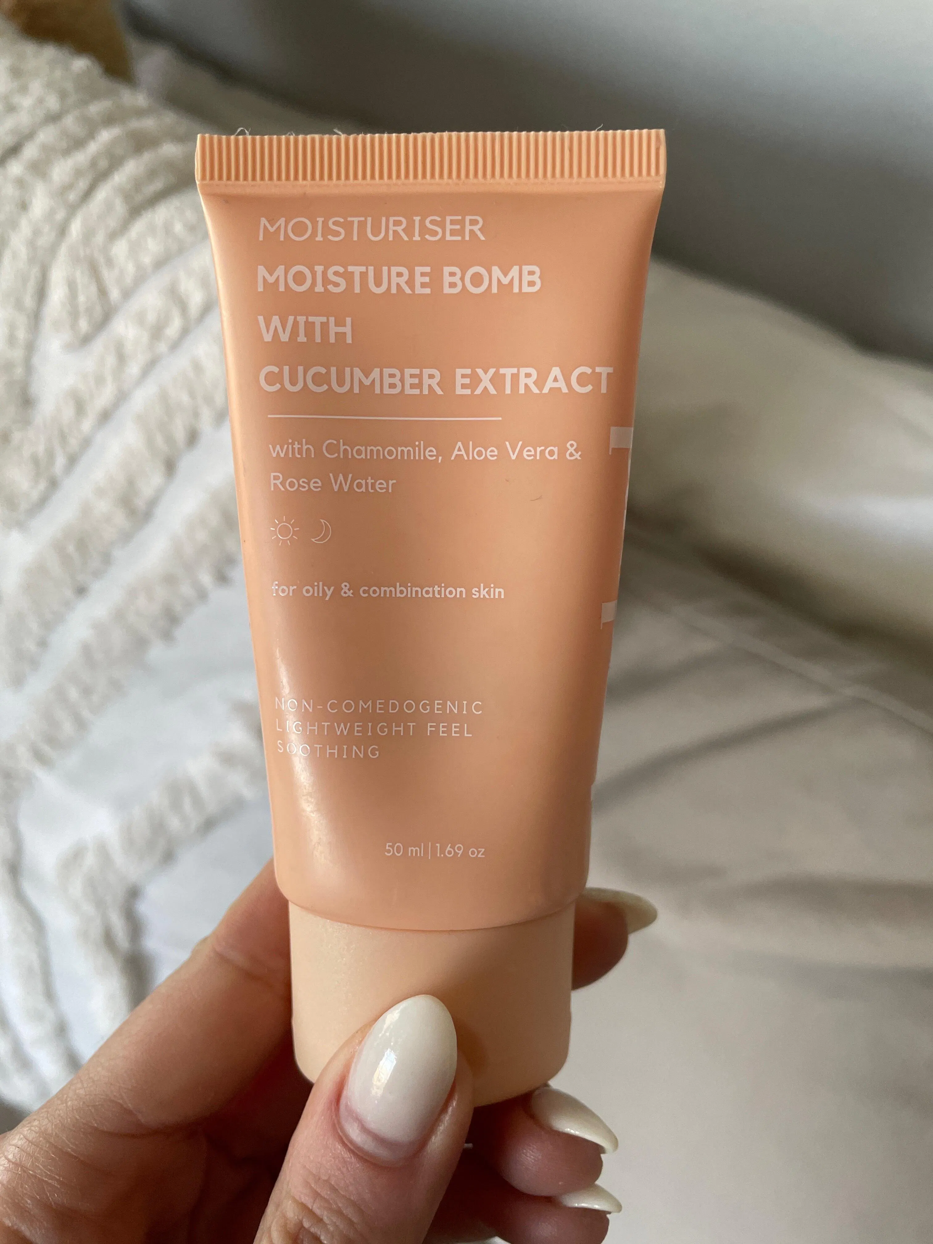 Moisture Bomb – Standard Skin & Beauty