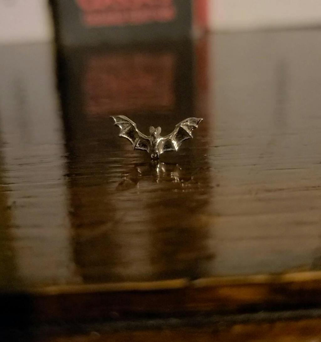 Anatometal threadless: "Vampire Bat" End in Gold – Starfire Body Jewelry Company