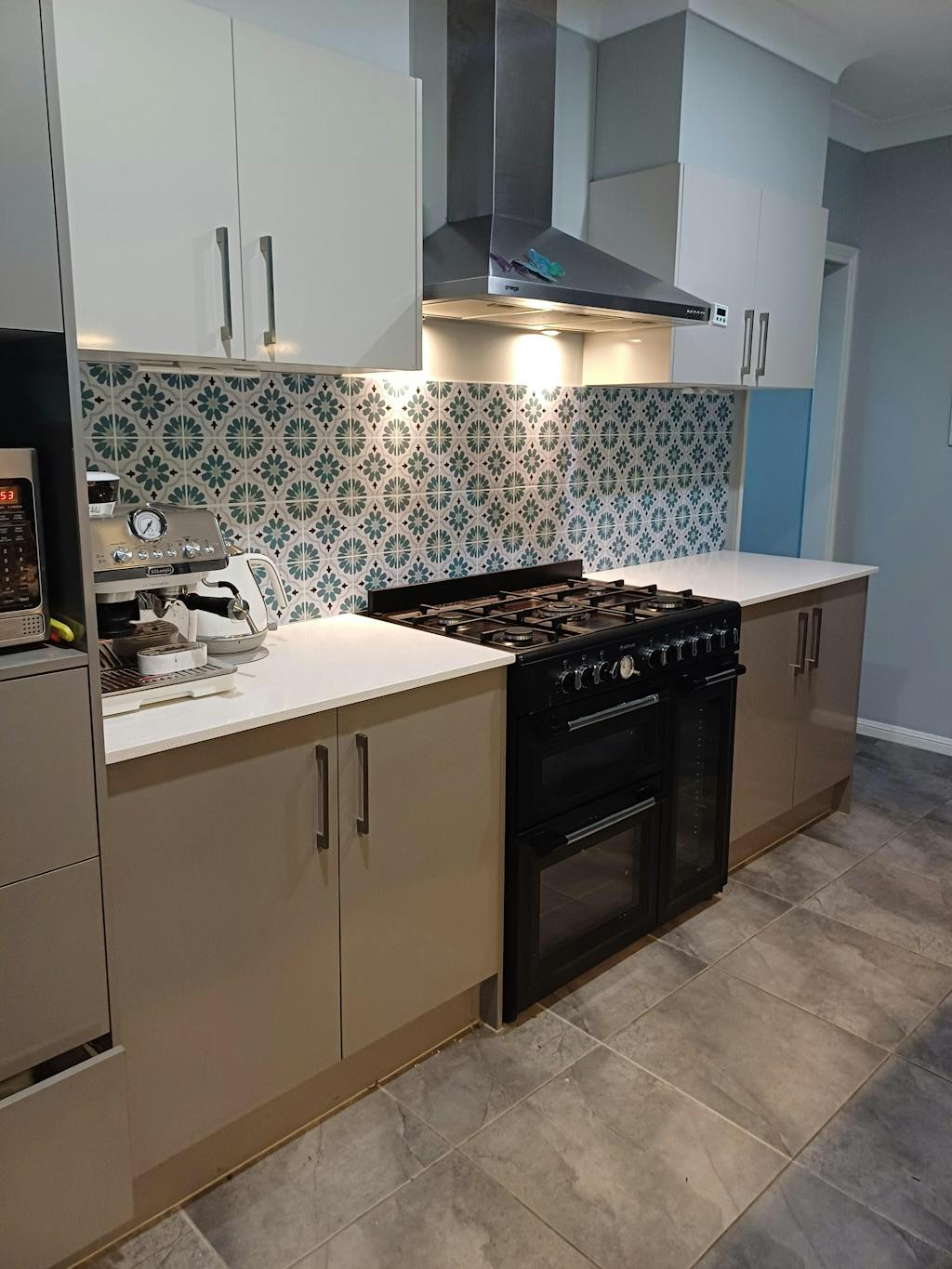 Vinyl Floor Stick on Tile - Green Flower – Stick on Tiles Australia