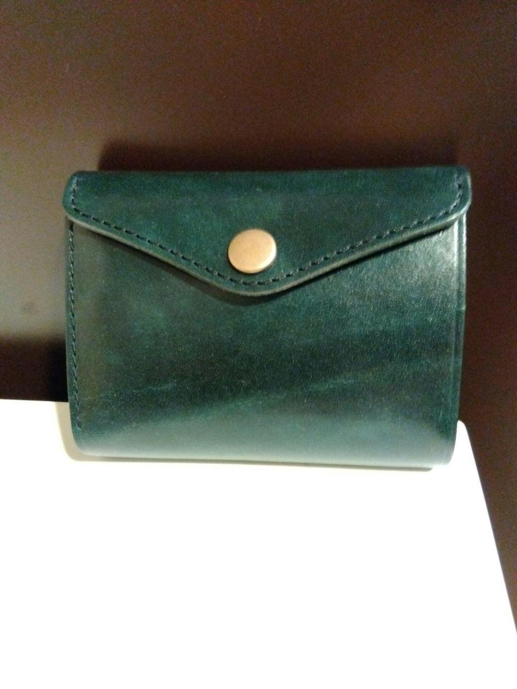 小さくても驚きの使い勝手と収納力！便利な見開きタテ持ち micro wallet / bleed（マイクロウォレット / ブリード）