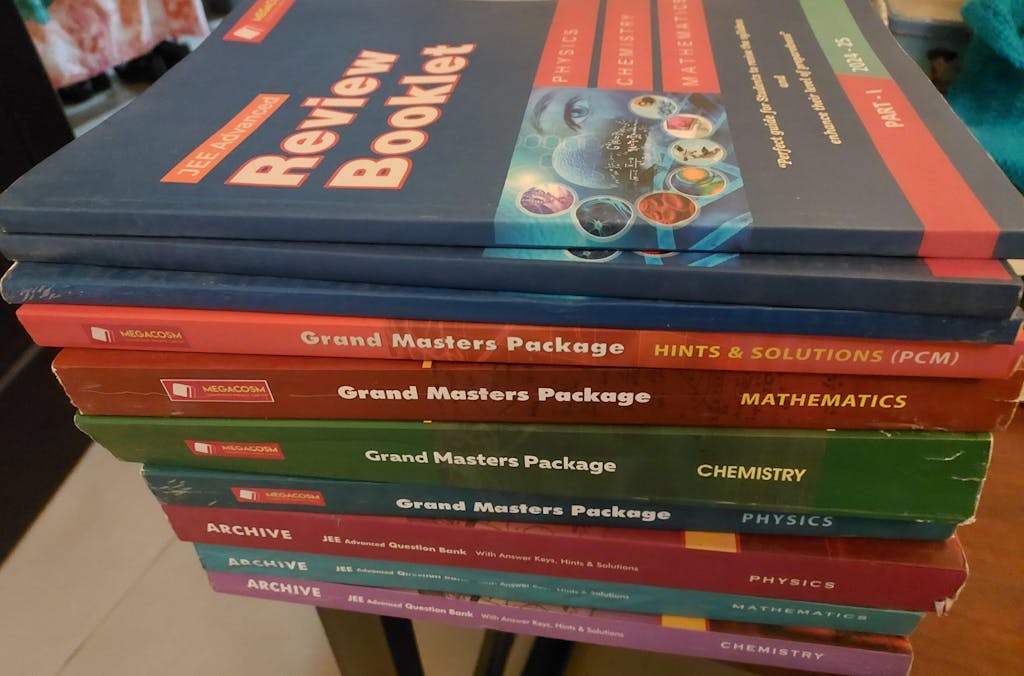 FIITJEE [2025 Edition] Study Material for IIT-JEE | Physics, Chemistry ...