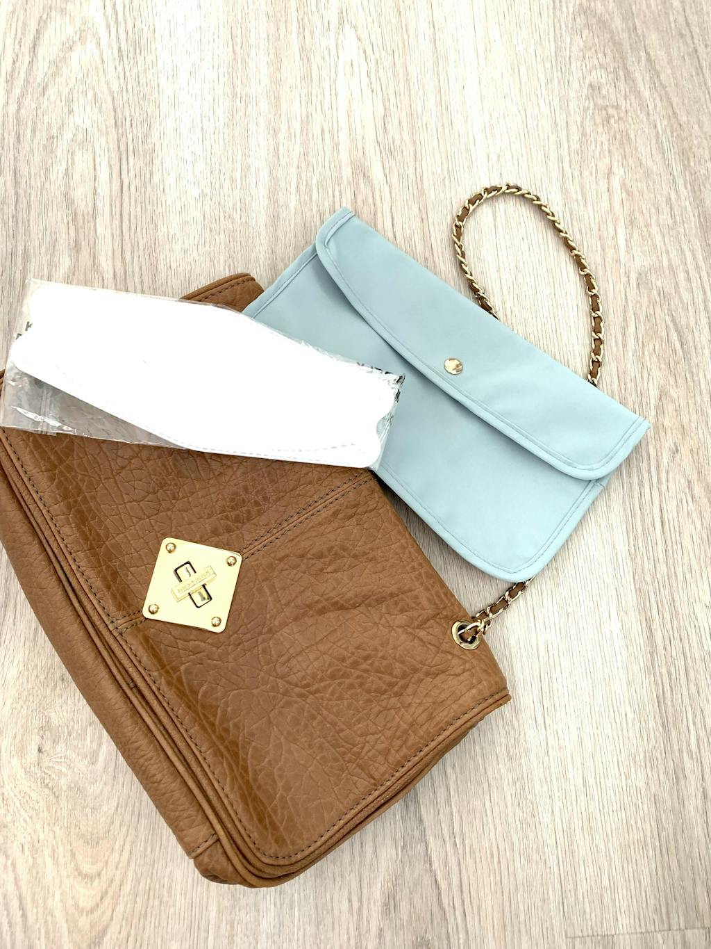 Travel Face Mask Carry Pouch | Holds Masks & Sanitisers