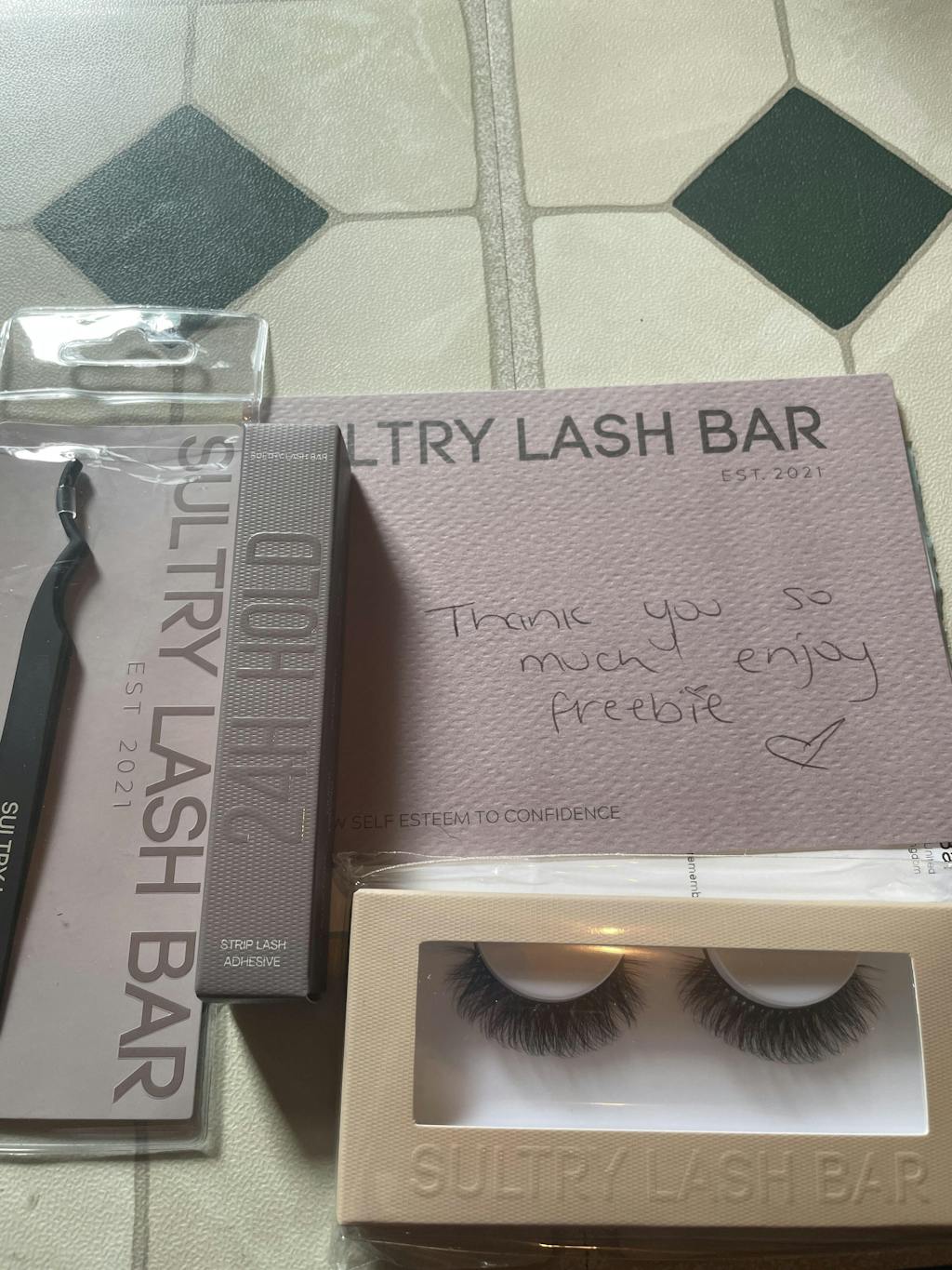 Best DIY individual eyelash extensions clusters - Sultry Lash Bar