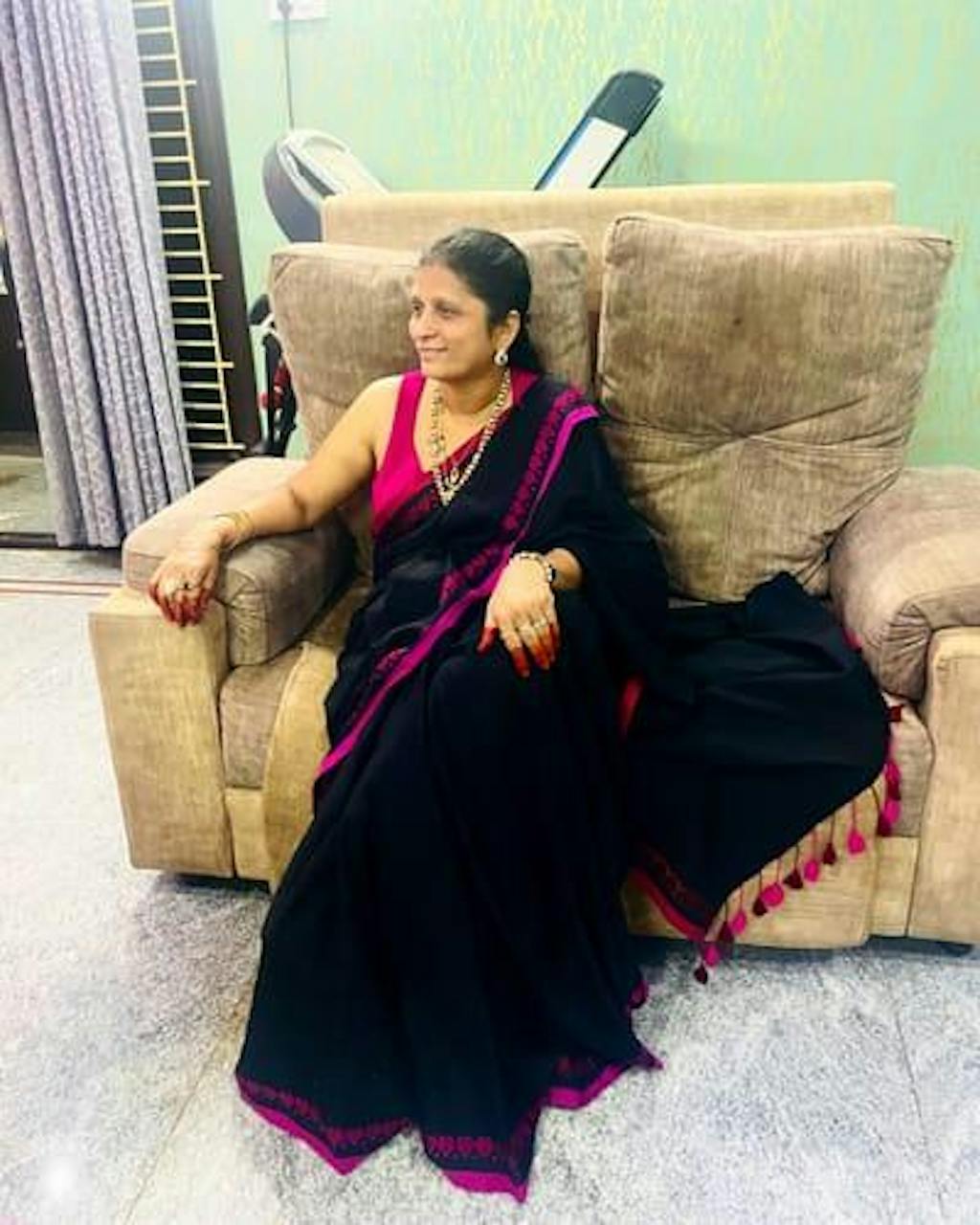 Handloom Cotton Black Saree With Tassels|Bedhadak Dil|Suta