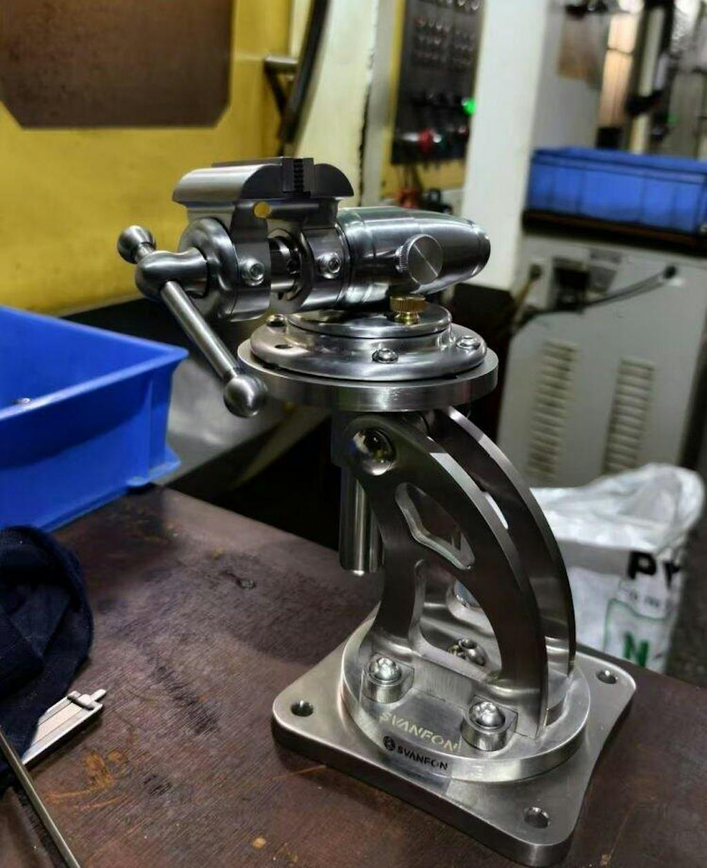 Universal bench vise - 360° mini multi-angle vise, suitable for amateur ...