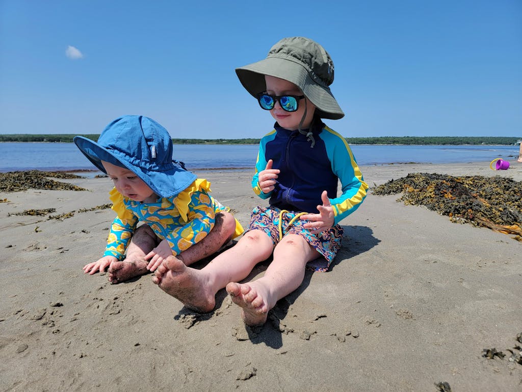 Girls Long Sleeve Rash Guard Ruffle Bottom Swimsuit Set (2 Piece) | "L