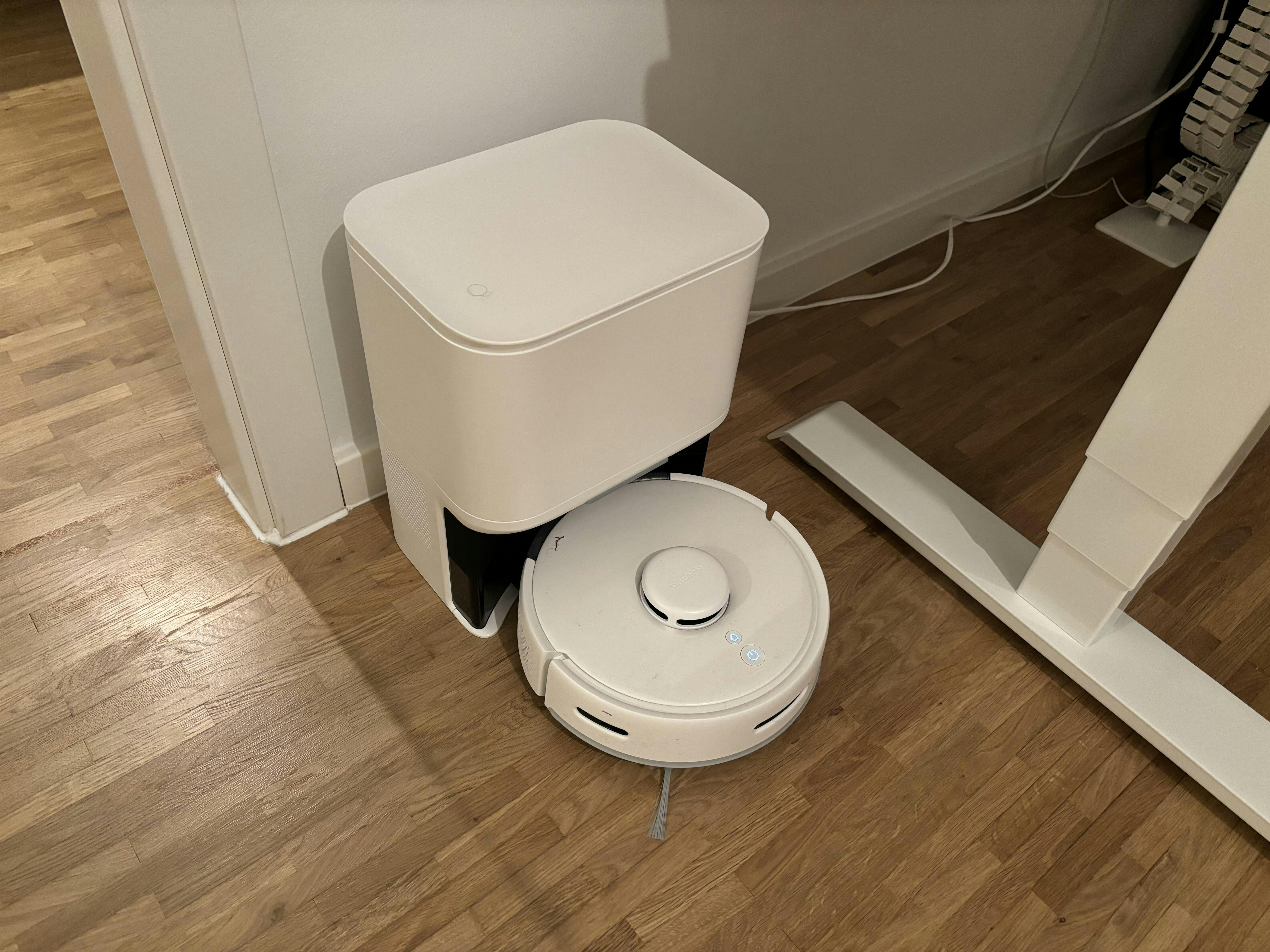 SwitchBot Mini Robot Vacuum K10+ | Vacuum & Mop Combo | SwitchBot EU