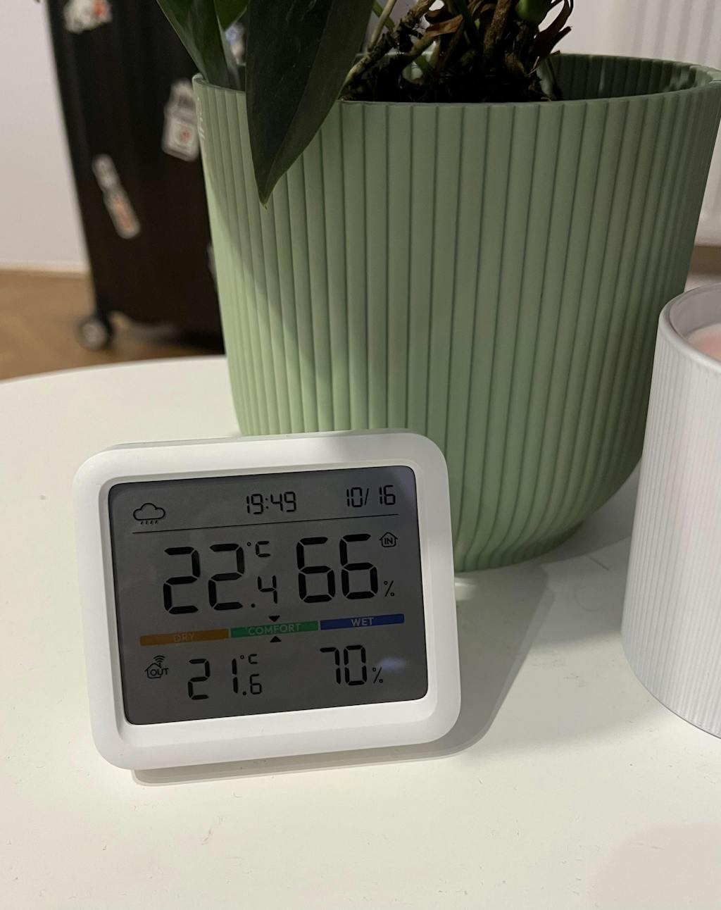 SwitchBot Meter Pro: 5-in-1 Large Screen Thermo-Hygrometer | SwitchBot US