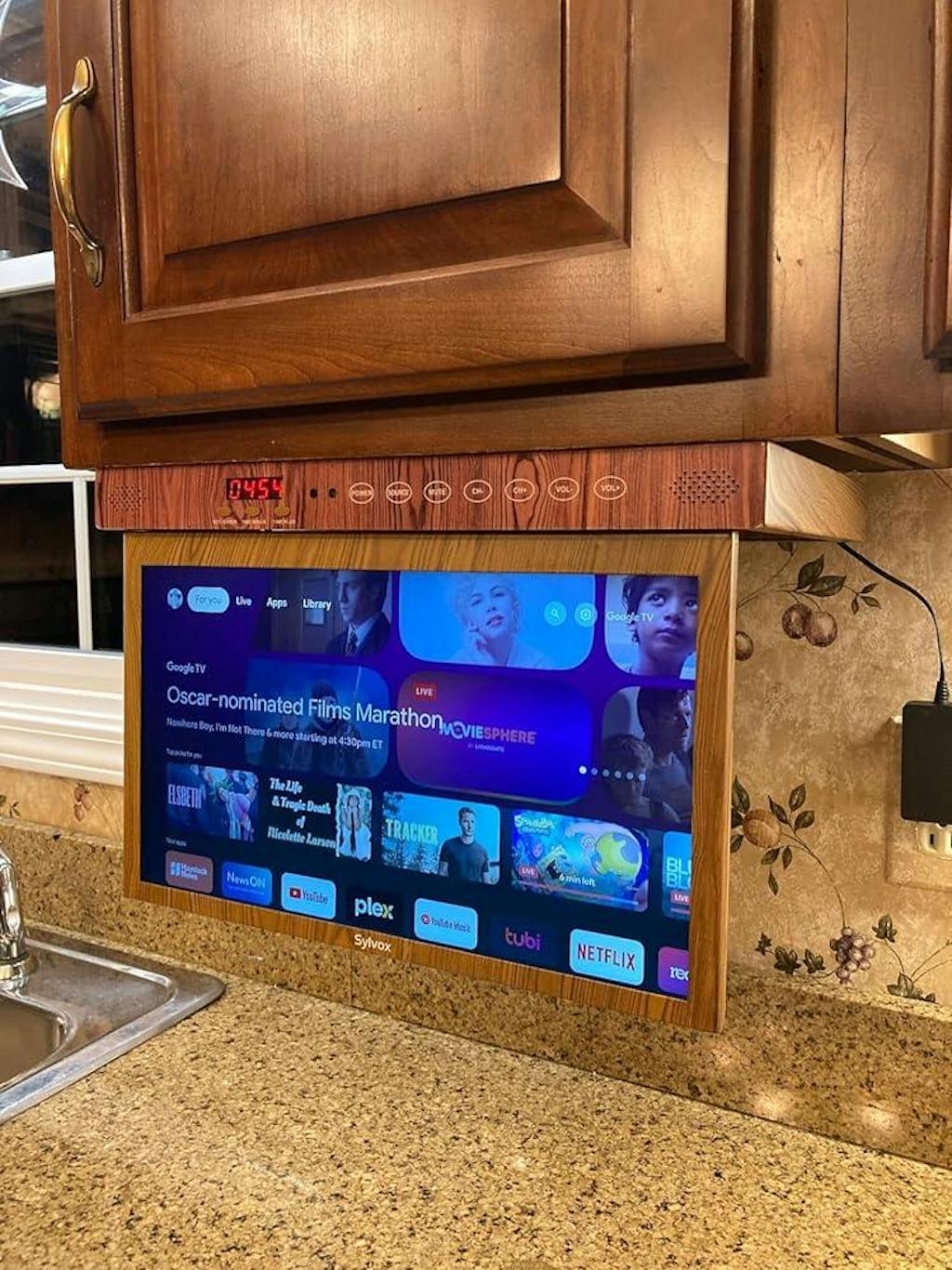 15.6" Smart Under-Cabinet Kitchen TV (Mahogany) – SYLVOX