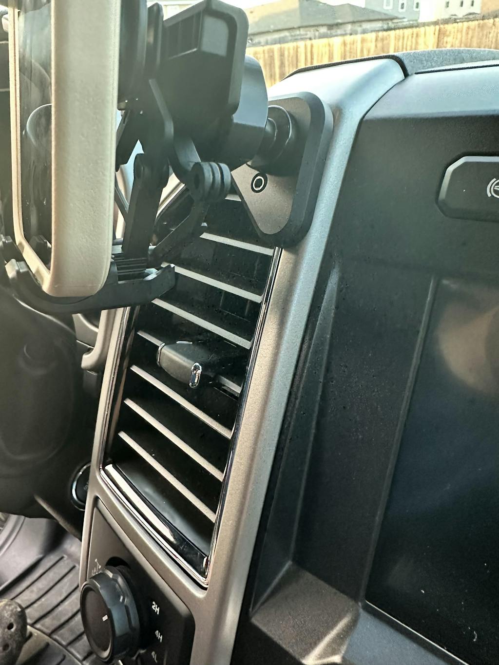 F-150, Super Duty, & Expedition Vent Mount Bracket With 20mm Ball ...