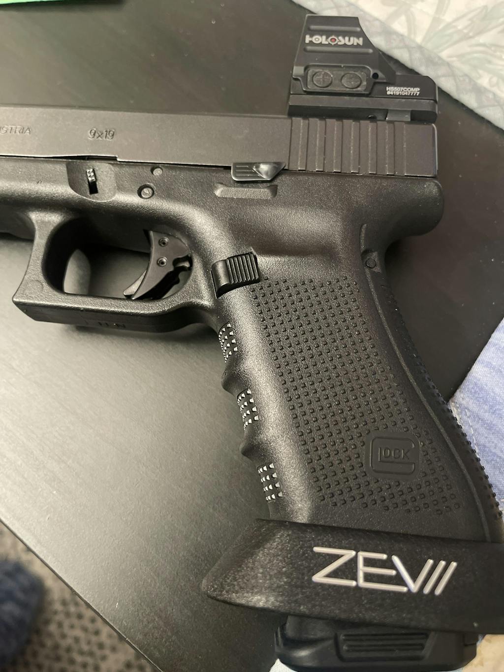 GLOCK GEN4 Magazine Catch Extended