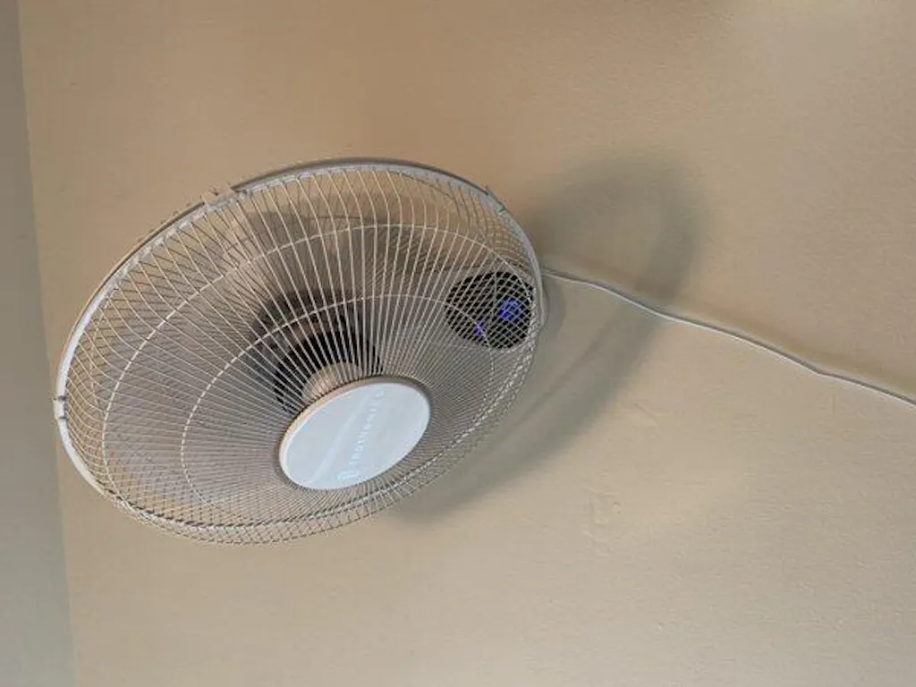 TaoTronics Wall Mount Fan TT-TF011, 16"5 Blades 5 Speeds Electric Fan