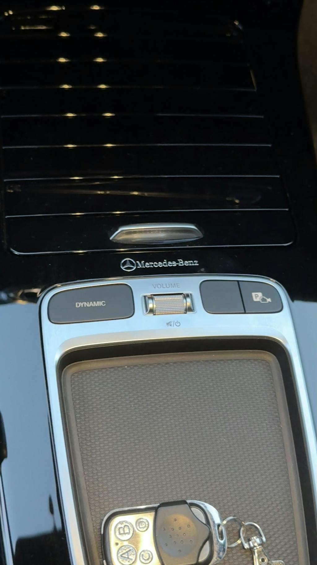 Sticker Metálico com Logótipo: Personaliza o Teu Carro com Estilo! – Tec2GO