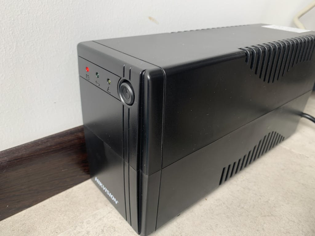 Hikvision UPS 1000va 600w de 6 Salidas 120v DS-UPS1000-X – TecnoMarket