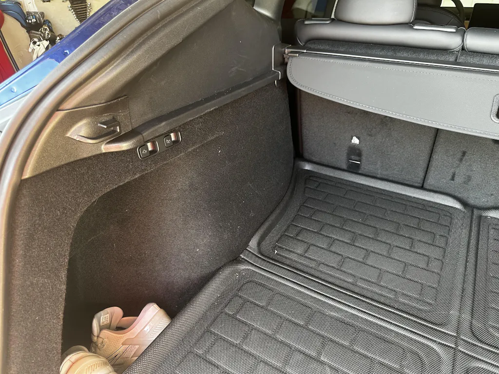 Model Y Cargo Screen - Retractable - Tesloid USA