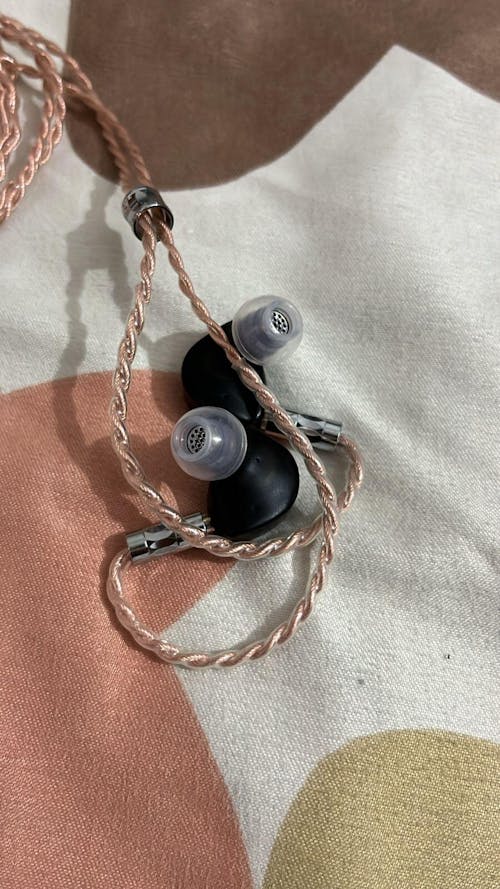 Best In-Ear Monitors (IEMs) Under Rs. 1000 in India