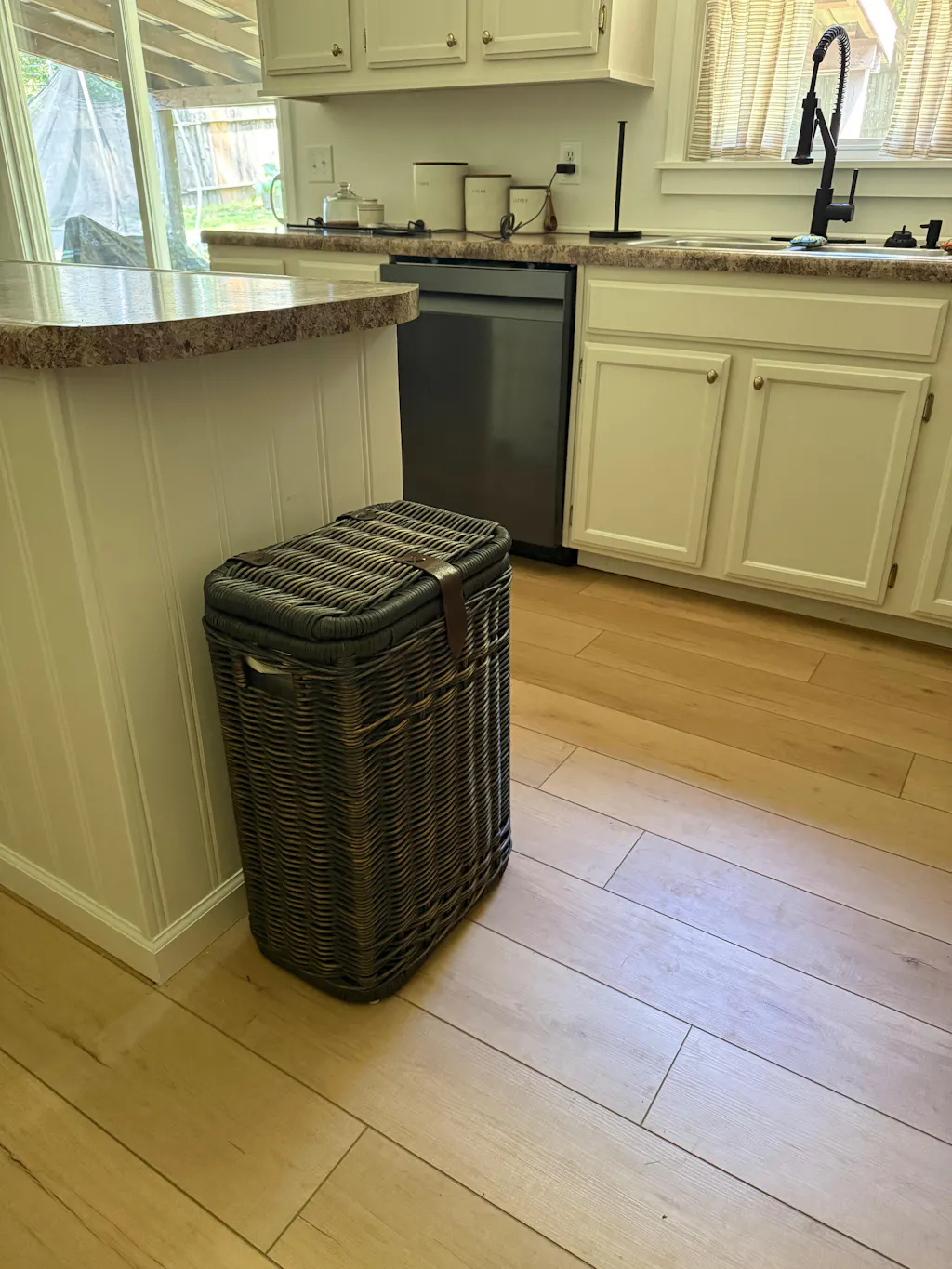 Wicker Kitchen Waste Basket with Metal Liner