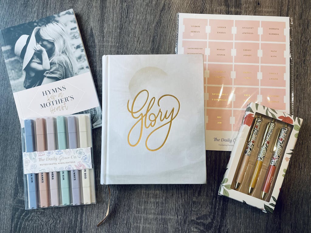 Daily Grace Co. Bible | Glory - ESV Single Column Journaling Bible ...