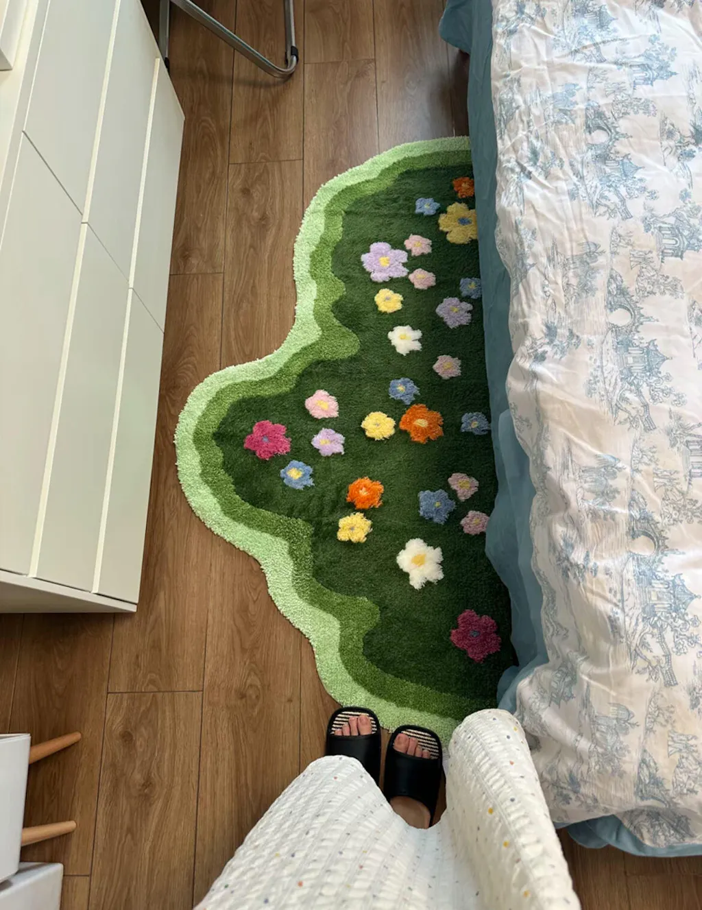 Green Floral Bedroom Rug | Moss Flower Rug for Living Room – The Feelz