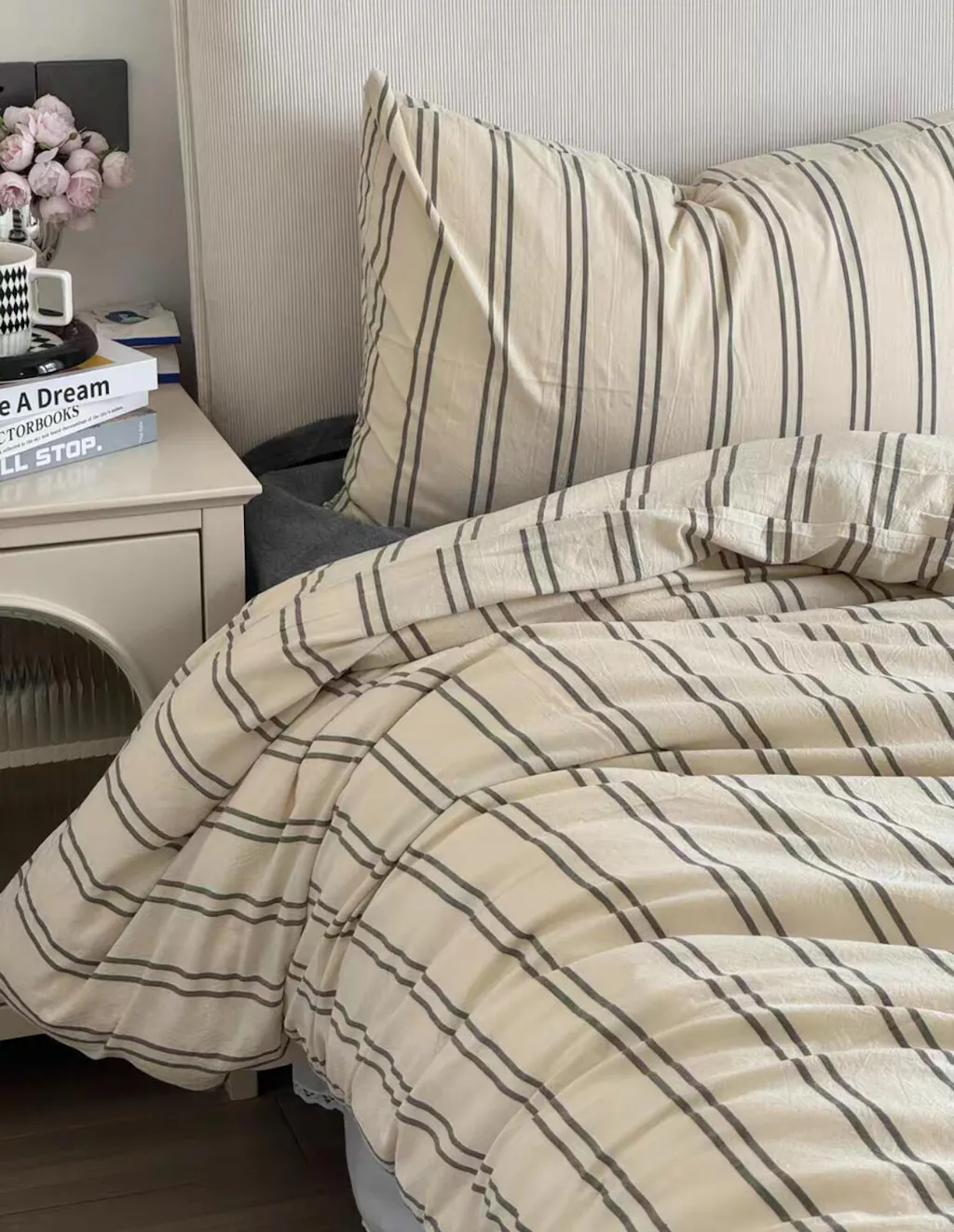 Retro Striped Bedding Set – Modern Comforter & Duvet Cover – The Feelz