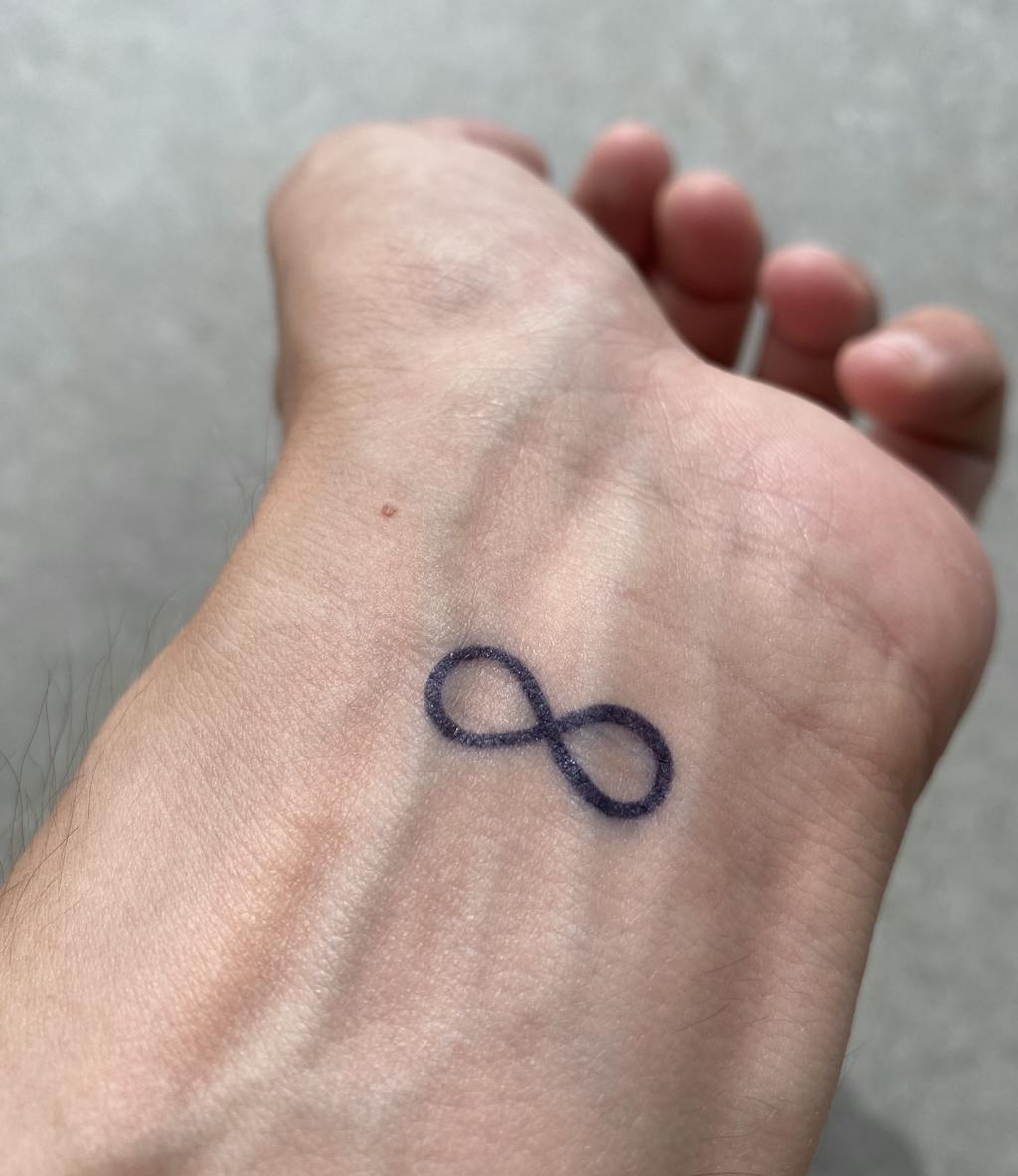 Tatouage infini minimaliste | The Flash Tattoo
