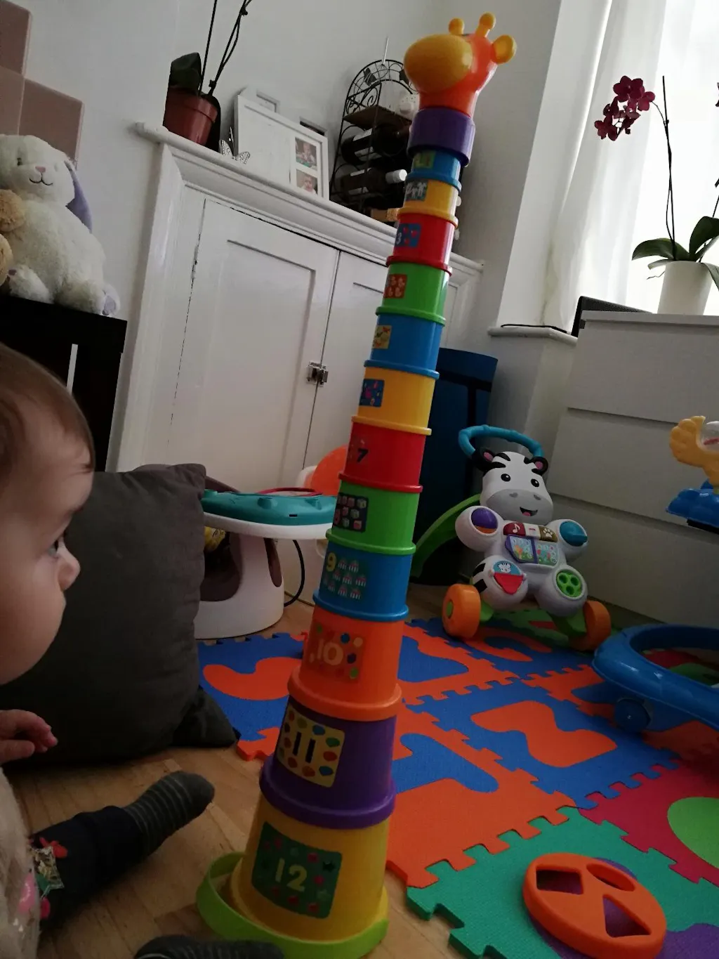 Gerry the Giraffe Shape Sorting Jumbo Stacking Cups by The Magic Toy ...