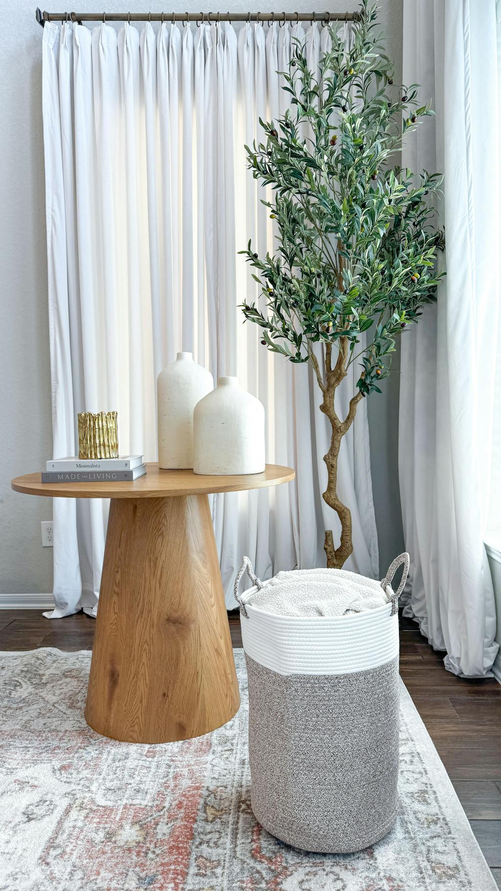 Dwen 35 Round Pedestal Console Table(Oak/Black)