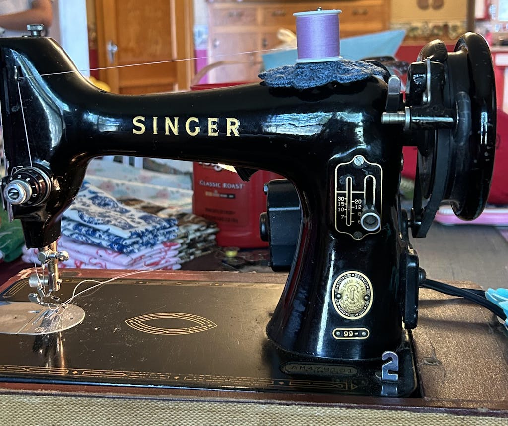 Quarter Inch (1/4") Foot, Hinged – The Singer Featherweight Shop