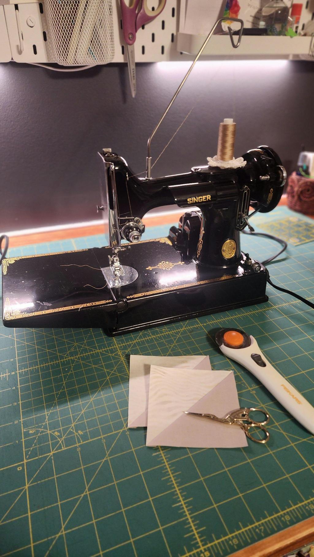 Singer Featherweight Thread Stand & Guide – The Singer Featherweight Shop