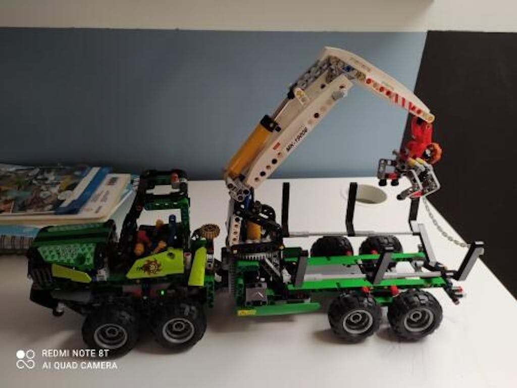 938 Piece Technical Remote Control Log Loader Model Set