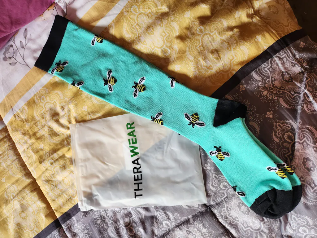 Compression Socks Australia | TheraSocks Knee High | Bee Party – TheraWear