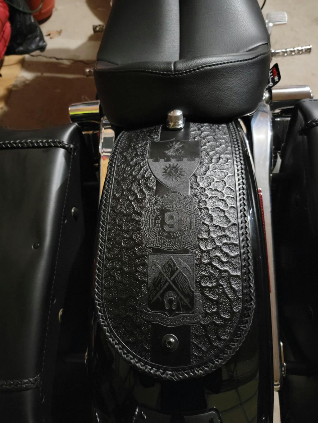 Standard Fender Bib - Dyna – Three Mutts Custom Leather