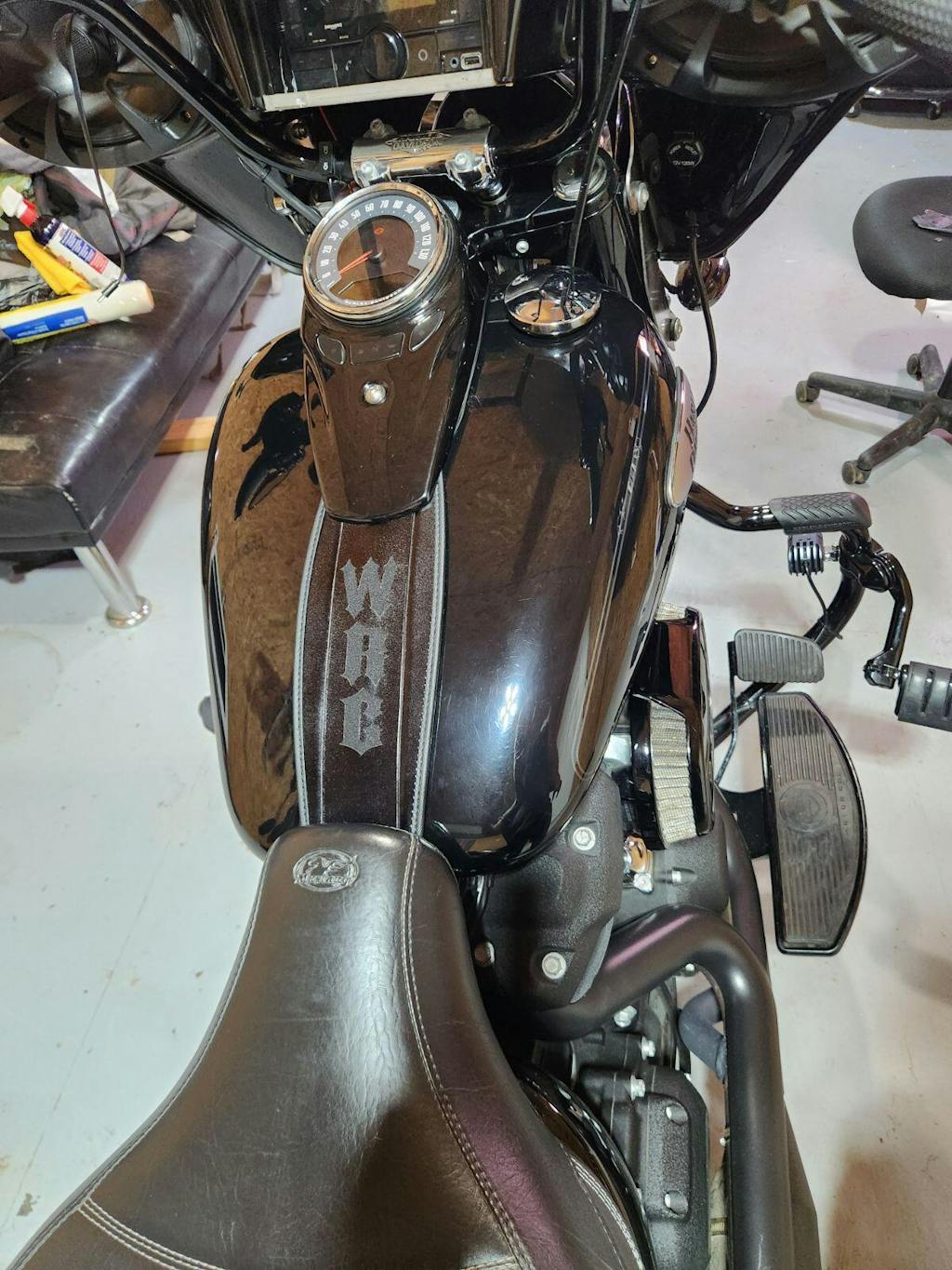 Custom Tank Bibs – Tagged "Softail Heritage" – Three Mutts Custom Leather