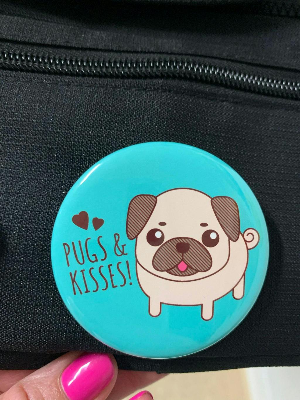 Pug Magnet or Pin "Pugs & Kisses!" – TinyBeeCards