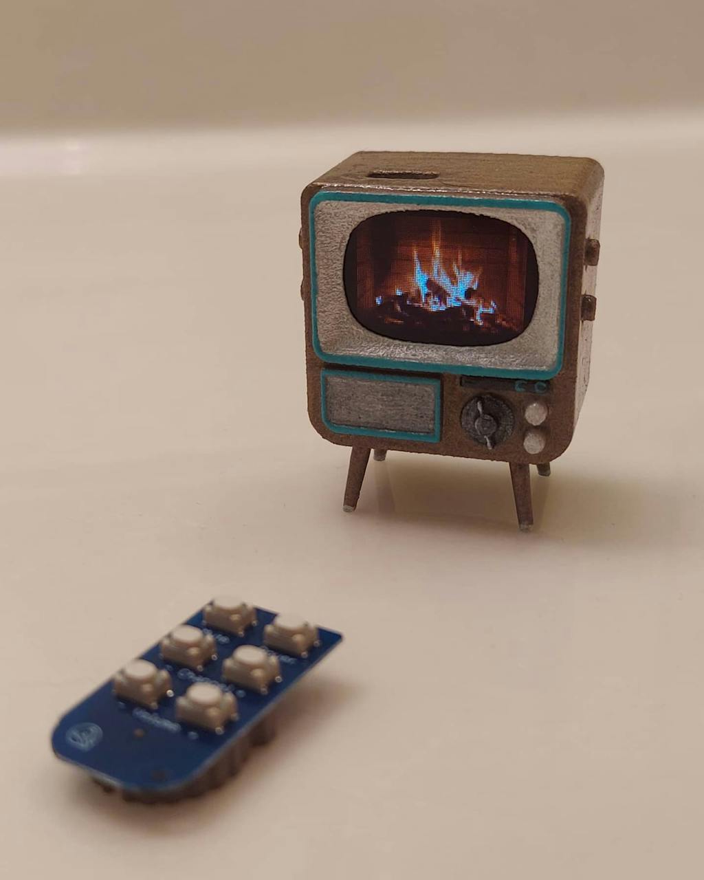 TinyTV DIY Kit | DIY Kits | TinyCircuits.com