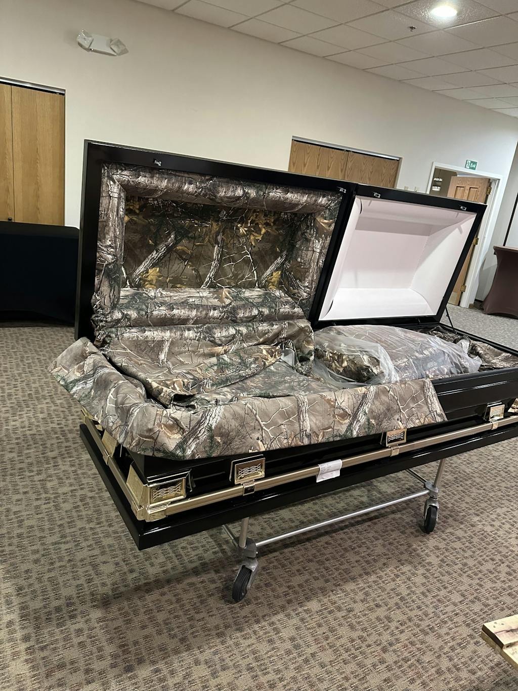 White and Gold Metal Oversize Casket (Coffin) - Titan Atlas – Titan Casket