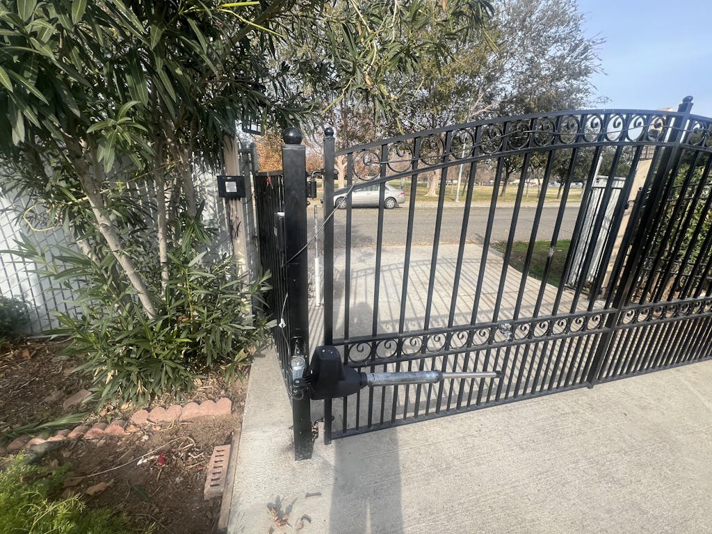 AT12131 Swing Arm Gate Motor | TOPENS