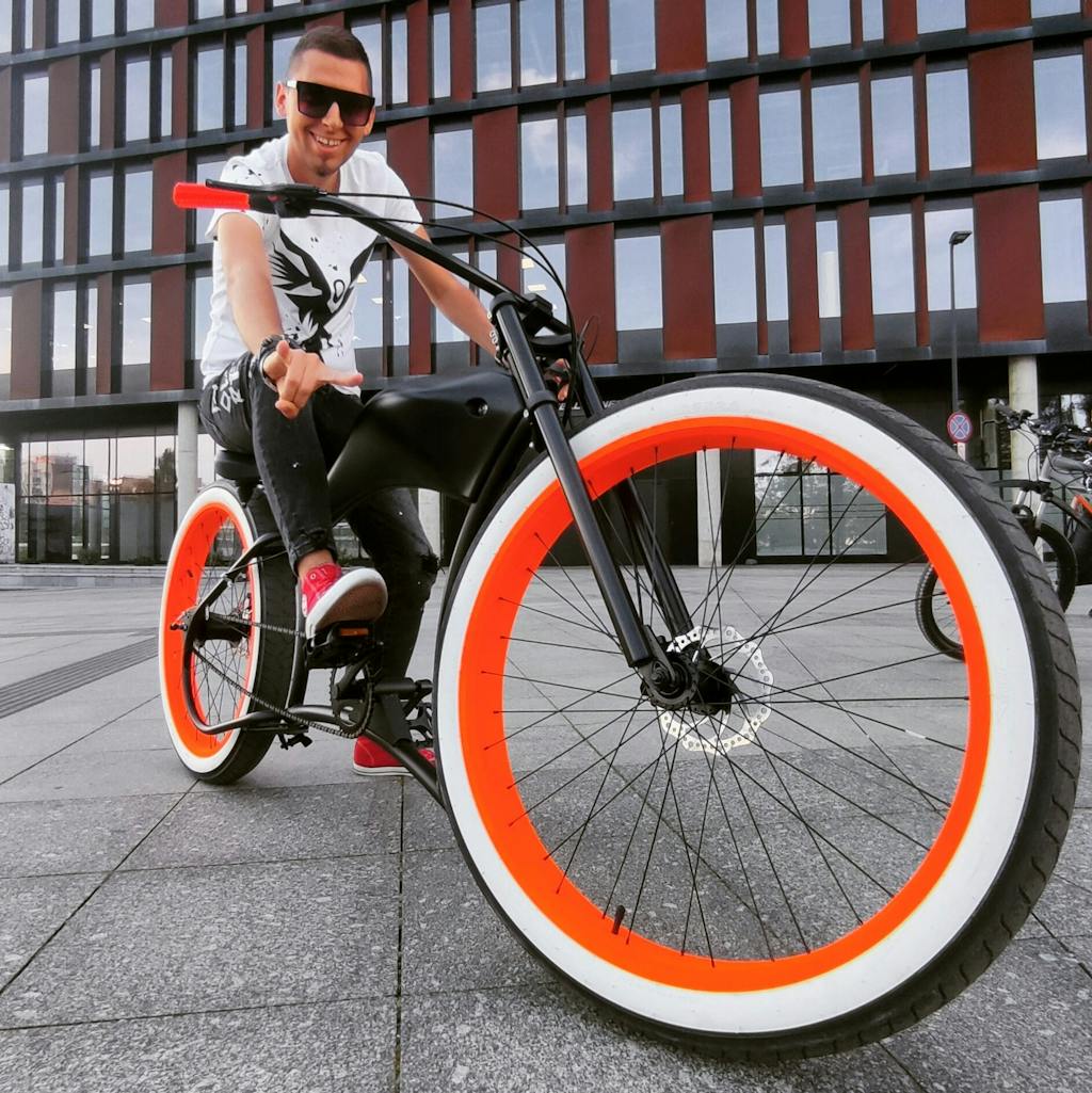 Tracer FM-Twenty5 E-Bike 26" Stretch Cruiser Steel Frame and Chain ...