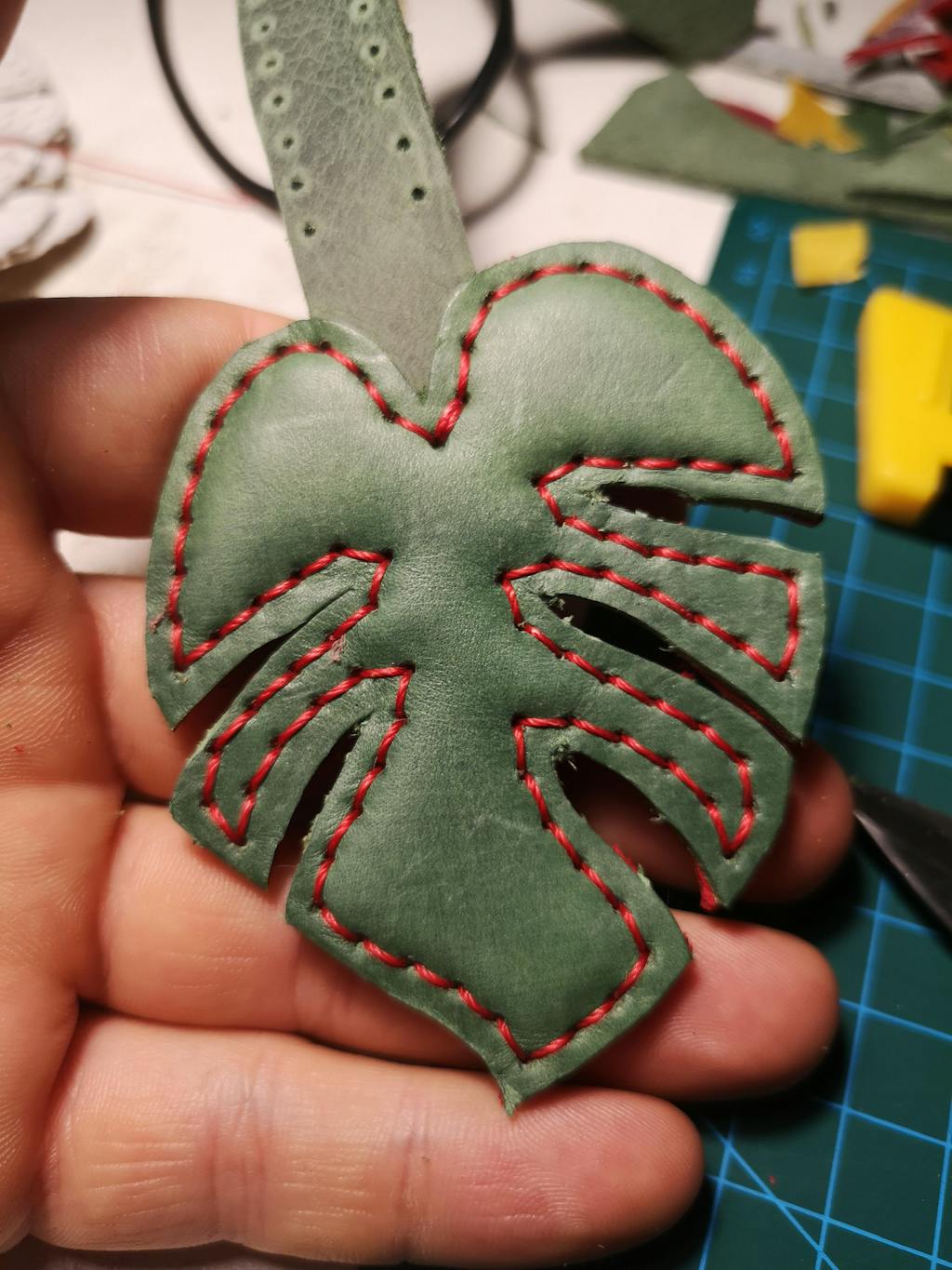 DIY leather keychain/charm - Monstera bag charm - Leather pattern - PD ...