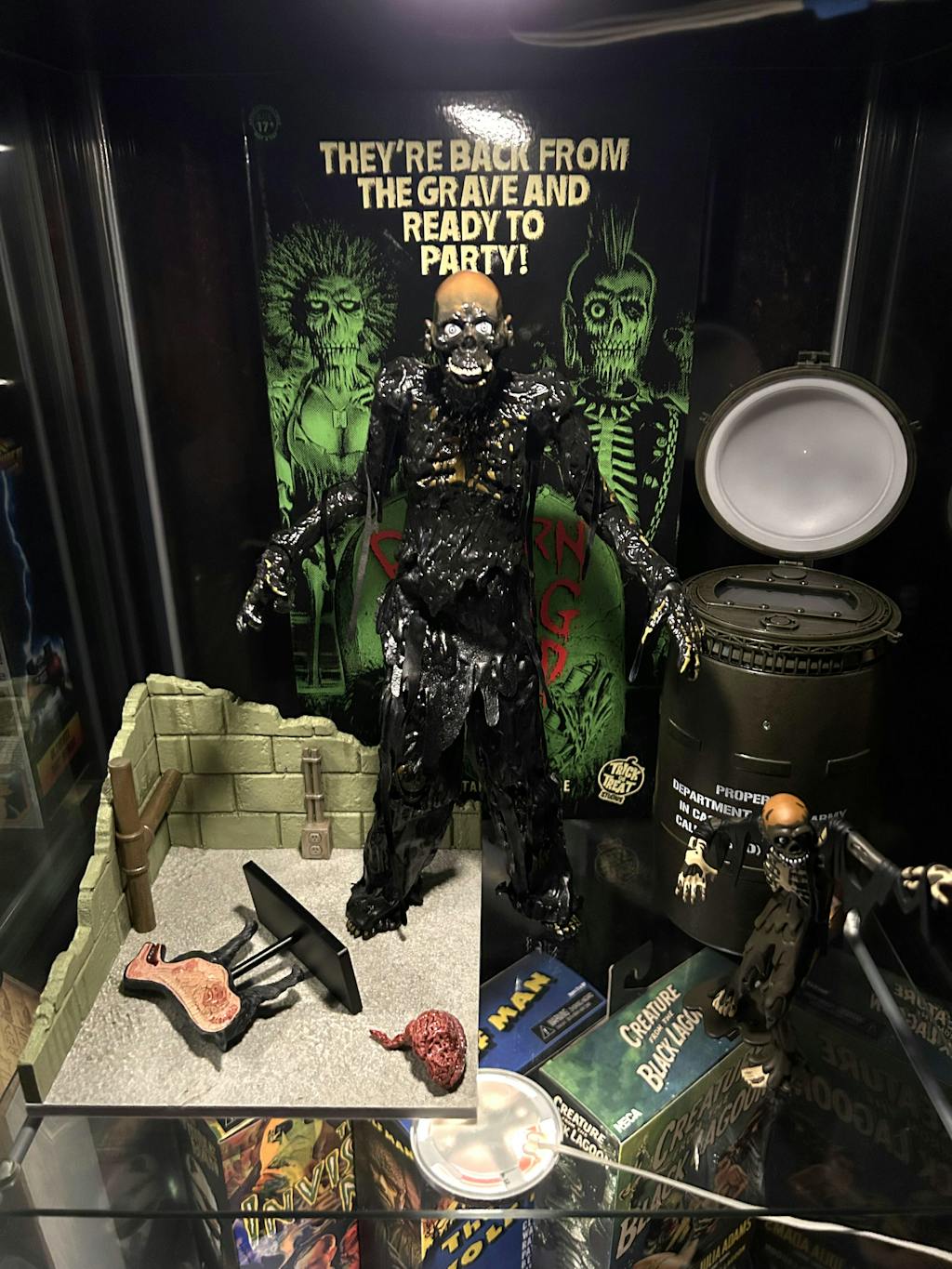 Return of the Living Dead - 245 Trioxin Barrel Set – Trick Or Treat Studios