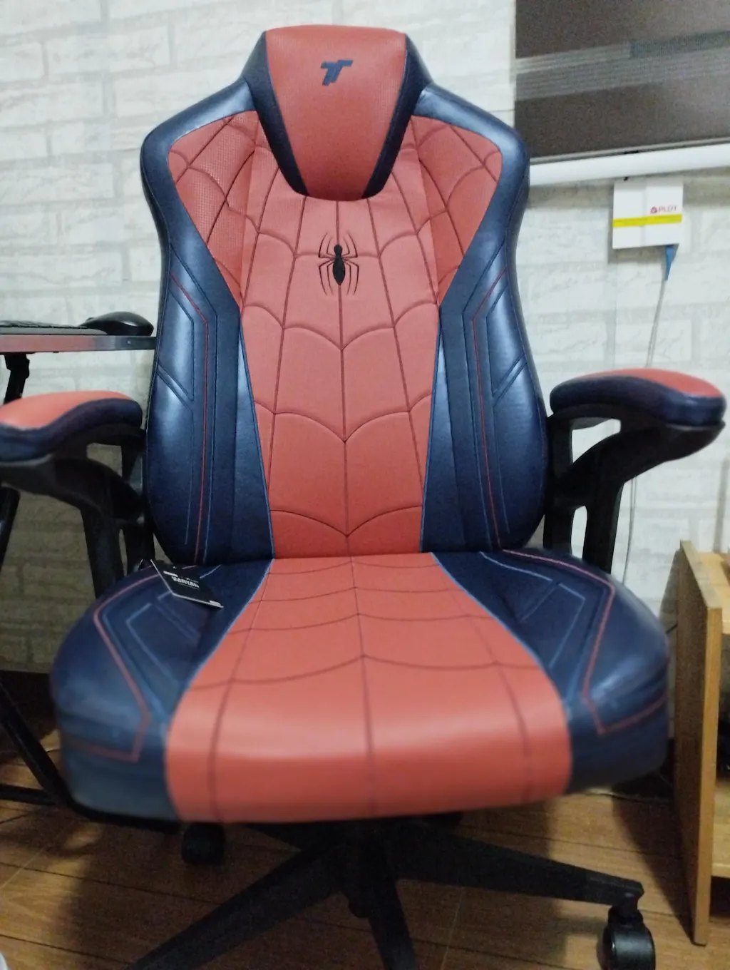 TTRacing Duo V4 Gaming Chair - Spider-Man Edition