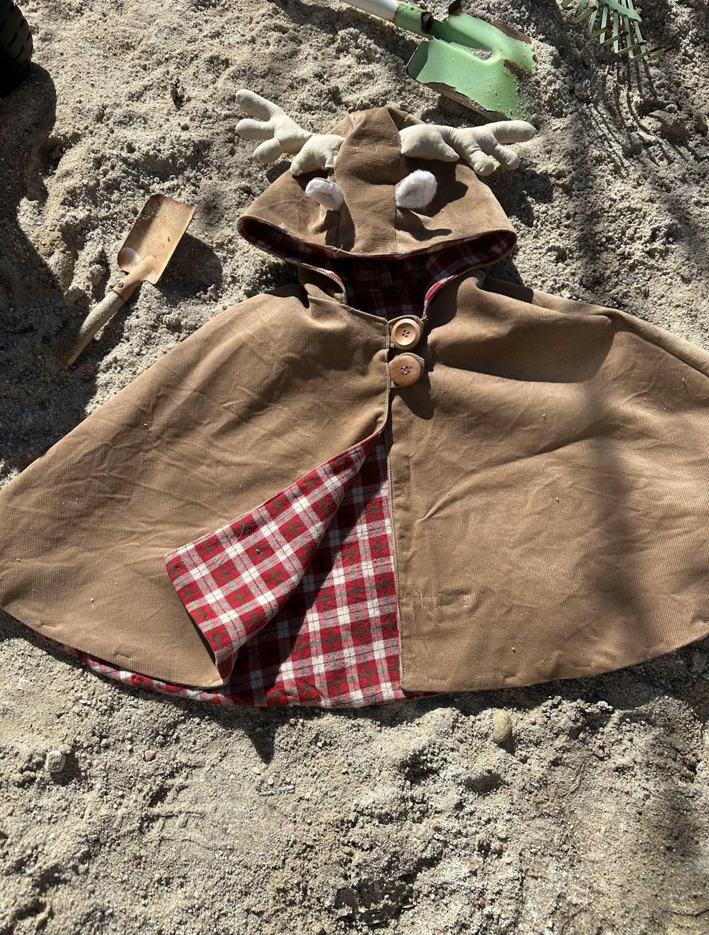 Traveller Cape Sewing Pattern - Child ~ reversible – Twig + Tale